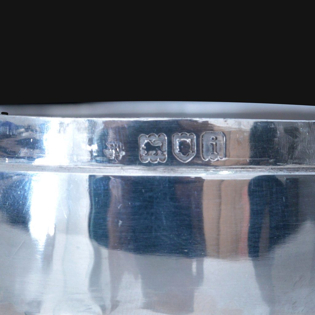 A Kate Harris silver puritan maid box - The Pear Tree Collection